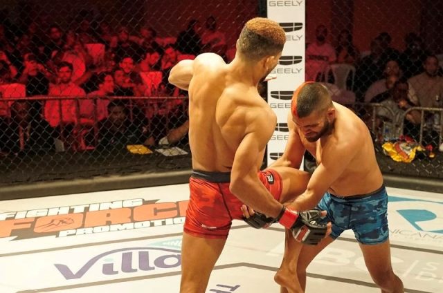 Dos atletas dominicanos retienen sus títulos de campeones MMA - Labazuca
