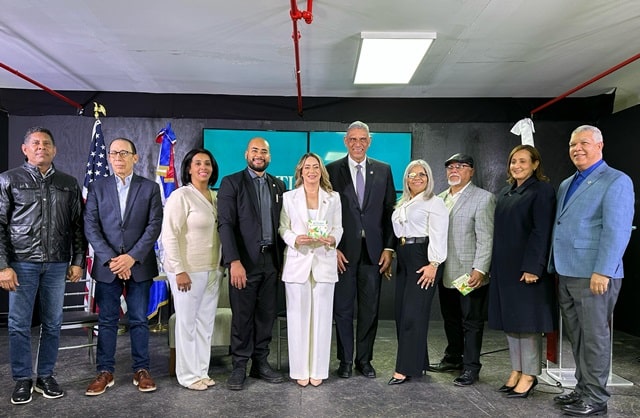 Nueva York: Gloria Reyes presenta exitosamente “Actúa Hoy” - Labazuca.com