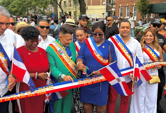 NUEVA YORK: 36º Aniversario de la Gran Parada Dominicana del Bronx ...